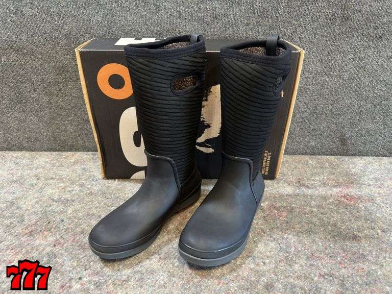 1 New Unused Pair Of Bogs Womens Farm Boots Size 8 - 777 Auction Company