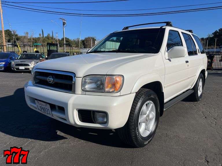 2000 Nissan Pathfinder LE 4X4 w/236K Miles - 777 Auction Company