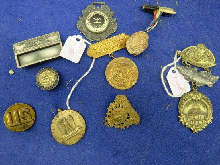 Old pins including early 1900's fraternal pin - AAA Auction and Realty