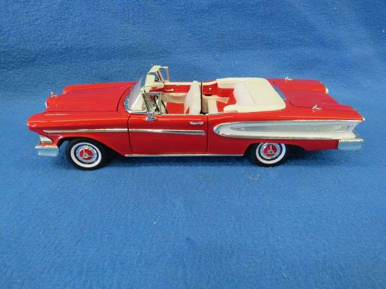 Road Signature 1958 Edsel Citation convertible. 1:18 scale die-cast car ...