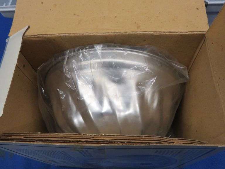 Kugelhopf pan and file box - AAA Auction and Realty