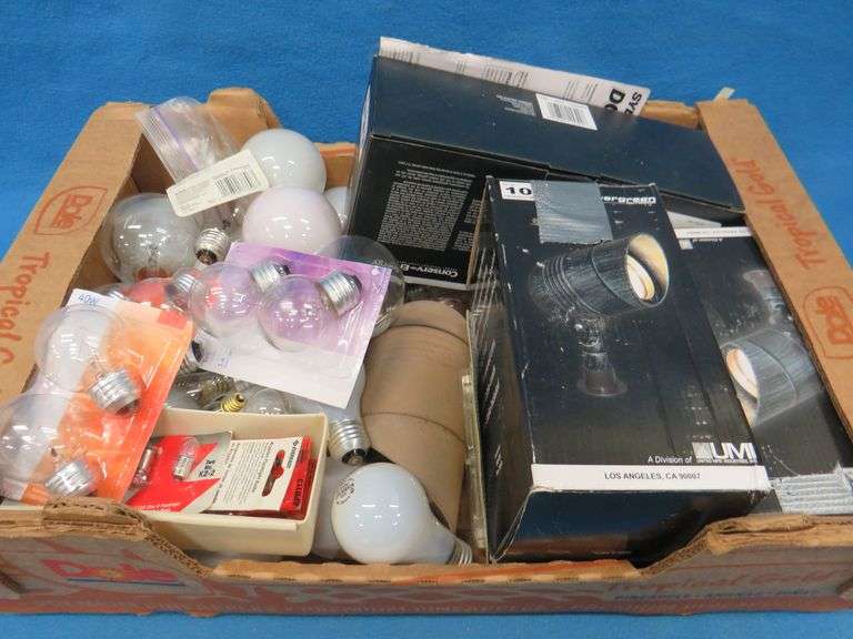 Lots of lightbulbs including flashlight bulbs - AAA Auction and Realty
