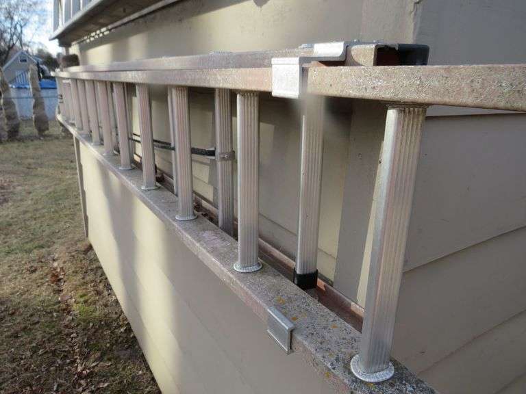 Extension ladder. 15' unextended - AAA Auction and Realty