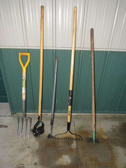 Long-handled tools - AAA Auction and Realty