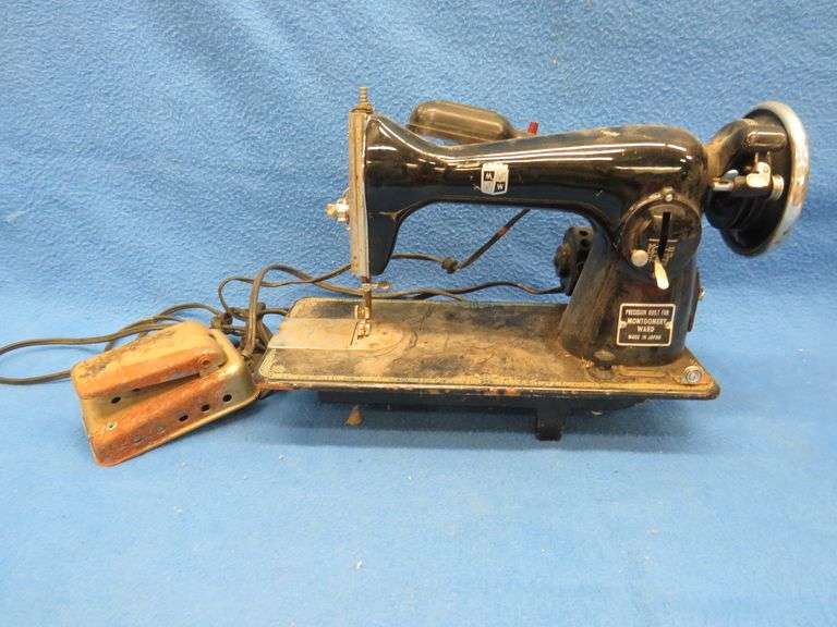 Vintage untested Montgomery Wards sewing machine. Needs a new cord end ...