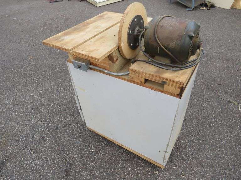 Home-built sander on a rolling 4-drawer cabinet - AAA Auction and Realty