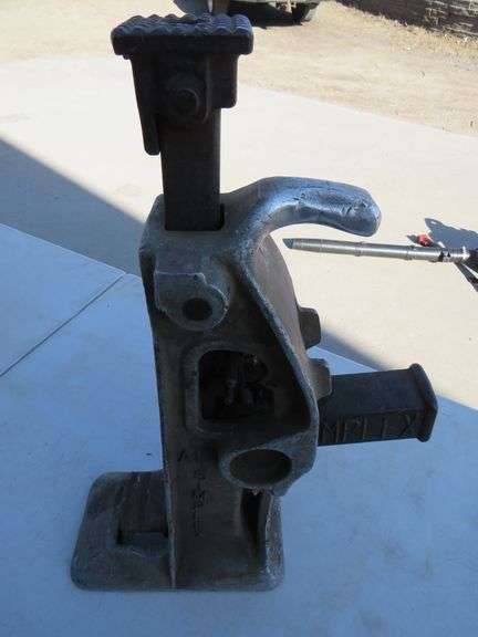 Simplex 15 ton jack with a 13" lift. No handle. - AAA Auction and Realty