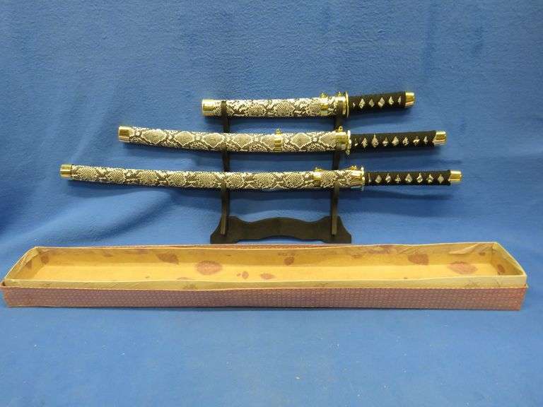 Three-sword set with scabbards and display stand - AAA Auction and Realty