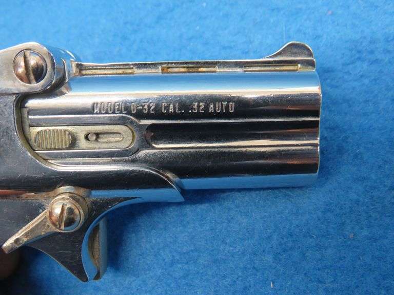 Davis 32 cal. double-barrel derringer. SN 190673. - AAA Auction and Realty
