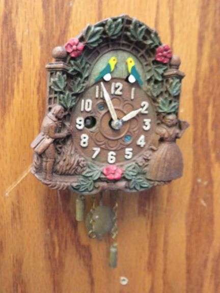 Lux Keebler Lovebirds Kissing pendulette clock. No key - AAA Auction ...