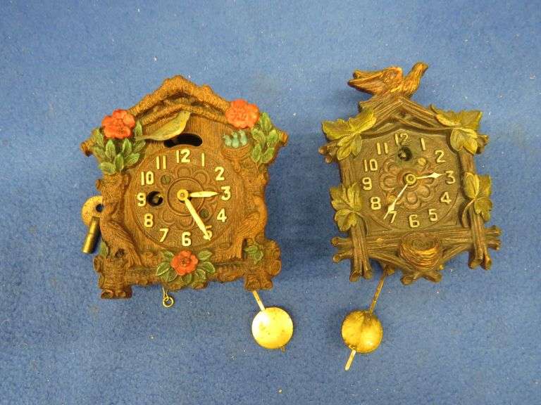 Two vintage Keebler clocks for parts or repair - AAA Auction and Realty