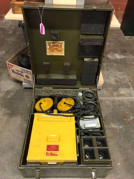 WWII U.S. AIR FORCE/ARMY PORTABLE FIELD LIGHTING SET - Auctions and ...
