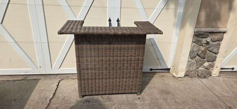 Wicker Waitress Stand - Acesbid