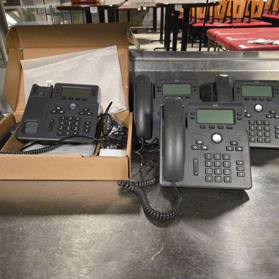 (3) Cisco Phones, (1) New Cisco Phone - Acesbid
