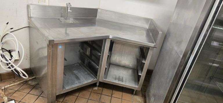 Stainless Steel Corner Waitress Station with Water Dispenser and ...