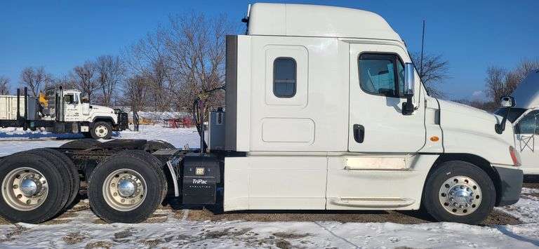 2015 Freightliner Columbia ~ 2008 IH Max Force ~ 2002 Mack Logging ...