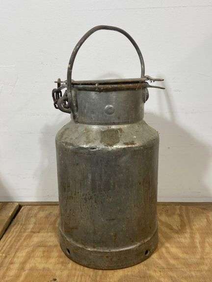 H&H 2 gallon metal milk container - Lil Dusty Online Auctions - All ...