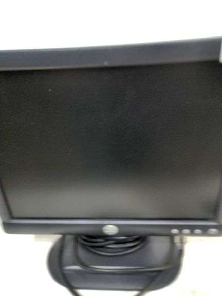 Dell computer monitor - Lil Dusty Online Auctions - All Estate Services ...