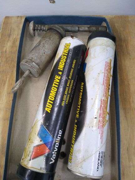 Grease gun 2 cans of grease.3b - Lil Dusty Online Auctions - All Estate ...