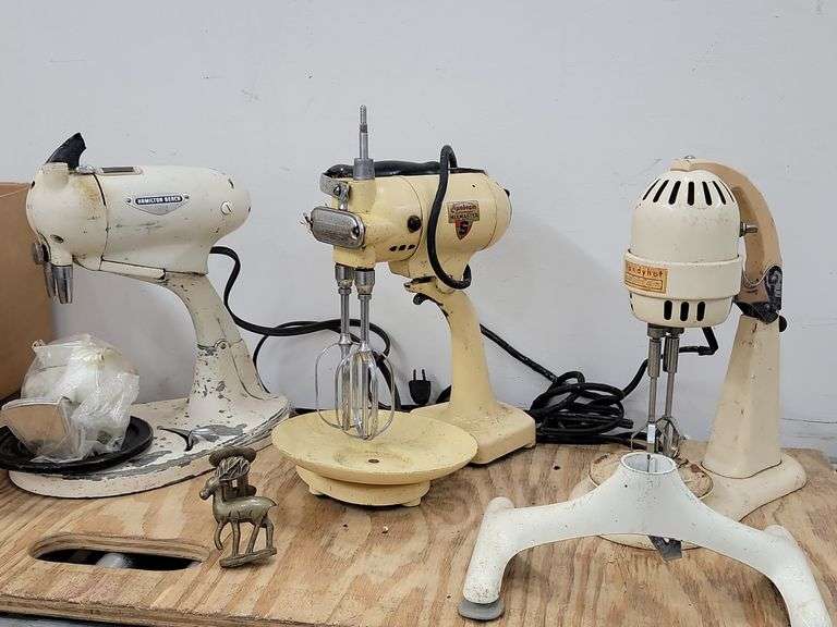 Vintage Kitchen Electric Mixers. 7E - Lil Dusty Online Auctions - All ...