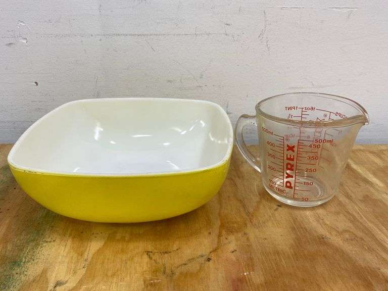 2 1/2 qt Pyrex bowl with square rim, and 2 cup Pyrex glass measuring ...