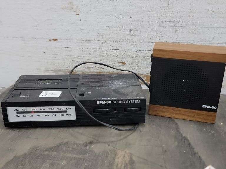 Vintage Radios / Walkie Talkies. 7C - Lil Dusty Online Auctions - All ...