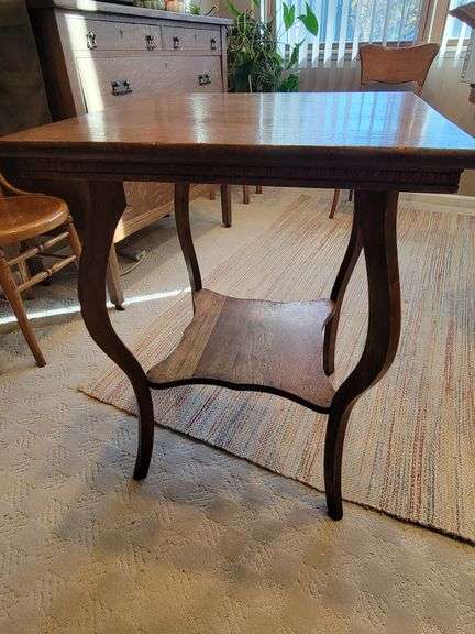 Vtg Oak Curved Leg Two-Tier Side Table - Lil Dusty Online Auctions ...