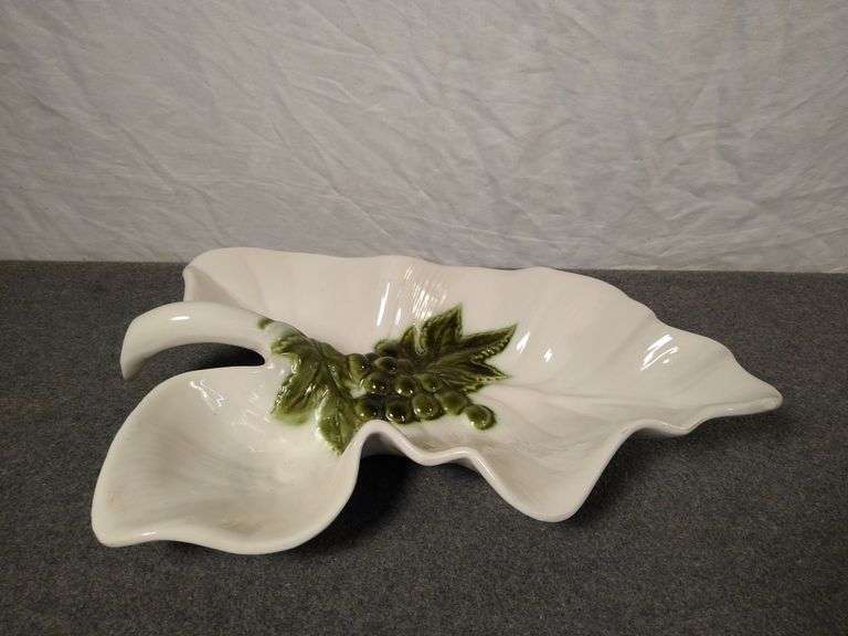 Large Hull leaf dish mid-century centerpiece 13 1/2 in wide - Lil Dusty ...