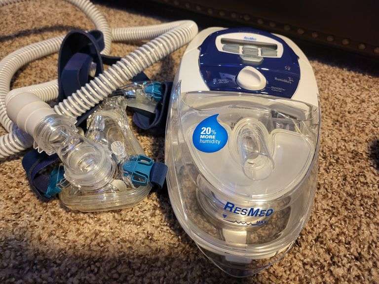 Resmed CPAP machine very clean only has 16 hrs of use - Lil Dusty ...