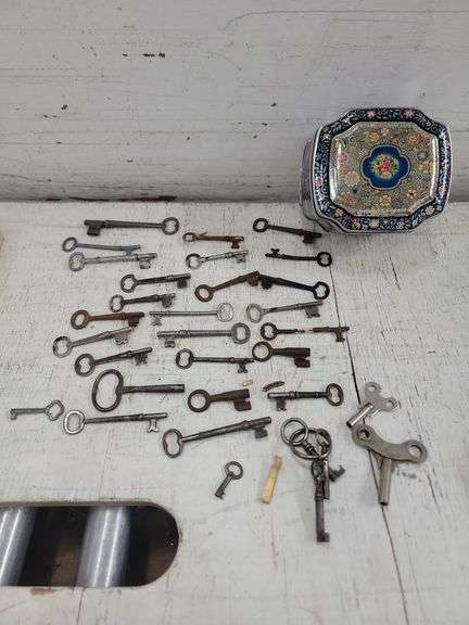 Antique Skeleton Keys & Vintage Tin. 2D - Lil Dusty Online Auctions ...