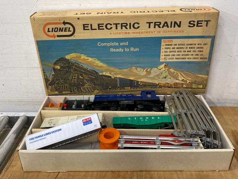 Vintage Lionel electric train set, box marked "No 5 Unit Diesel Freight ...