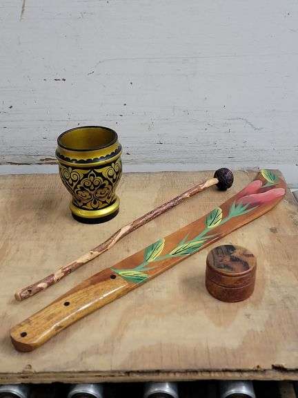 Wooden Decor & Nut Scratcher. 5A - Lil Dusty Online Auctions - All ...