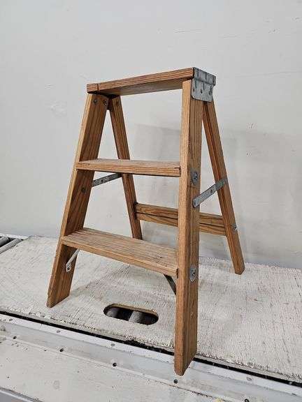 Wooden 3 Step Ladder 2f - Lil Dusty Online Auctions - All Estate ...