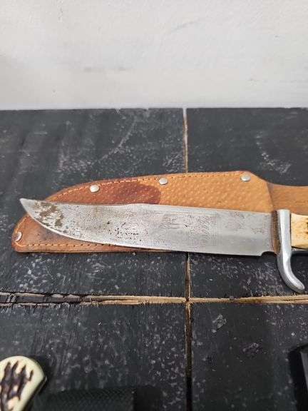 A lot of 3 knives with sheaths 7c - Lil Dusty Online Auctions - All ...