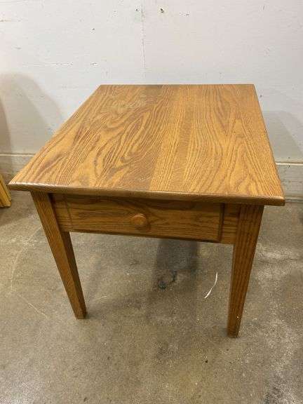 Oak end table 22" x 26" x 21.5" tall - Lil Dusty Online Auctions - All ...