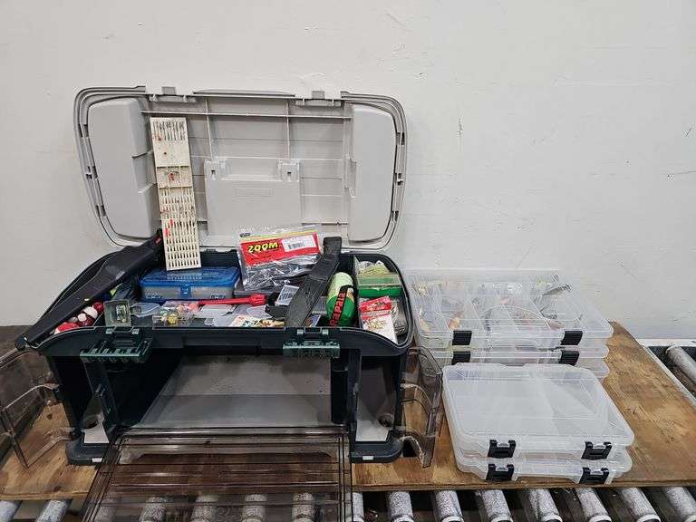 Plano 732 tackle box with contents 6d - Lil Dusty Online Auctions - All ...