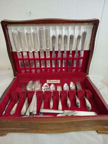 Oneida silverware & more in box holder - Lil Dusty Online Auctions ...