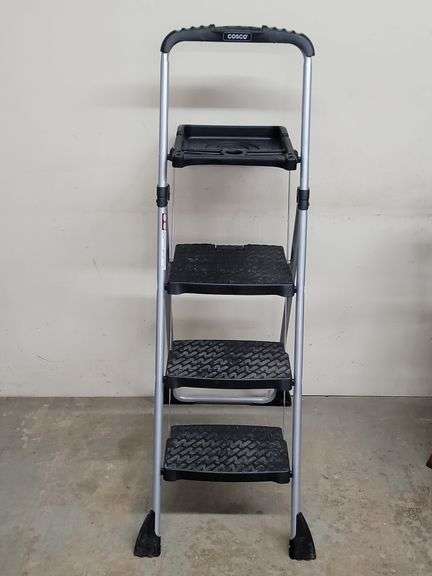 3-STEP STEP LADDER WITH TRAY - Lil Dusty Online Auctions - All Estate ...