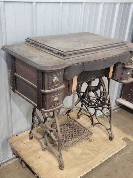 Antique Treadle Sewing Machine Cabinet - Lil Dusty Online Auctions ...