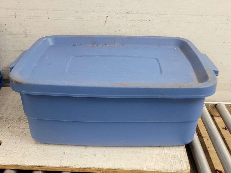 Rubbermaid Roughneck full of Assorted Sewing Supplies. 7C - Lil Dusty ...