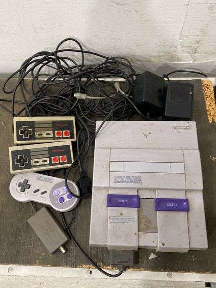 Super Nintendo console & 1 controller, 2 more Nintendo controllers and ...