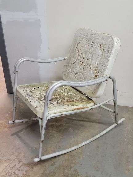 VINTAGE METAL ROCKING CHAIR - Lil Dusty Online Auctions - All Estate ...