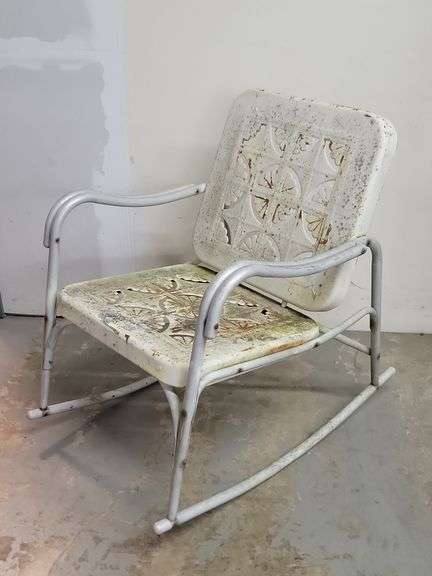 VINTAGE METAL ROCKING CHAIR - Lil Dusty Online Auctions - All Estate ...
