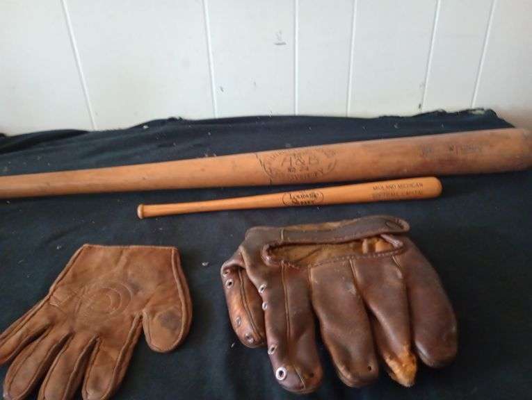 2 Louisville bats & 2 vintage left handed mitts - Lil Dusty Online ...