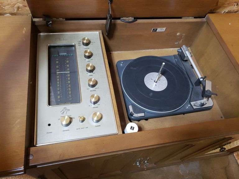 THE FISHER RADIO CONSOLE - Lil Dusty Online Auctions - All Estate ...