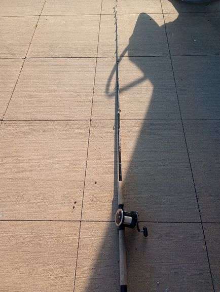 Penn Fathom-Master fishing pole 8 1/2' - Lil Dusty Online Auctions ...