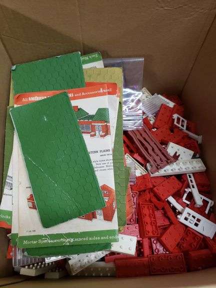LOTS OF ALL AMERICAN PLASTIC BRICKS AND ACCESSORIES. 21C - Lil Dusty ...