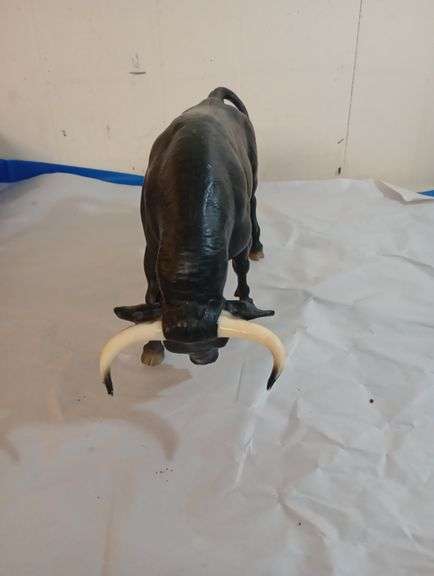 Breyer bull - Lil Dusty Online Auctions - All Estate Services, LLC