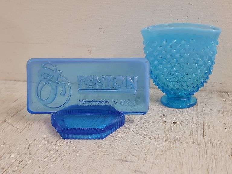 Fenton Blue Display Sign & Hobnail Vase. 3B - Lil Dusty Online Auctions ...