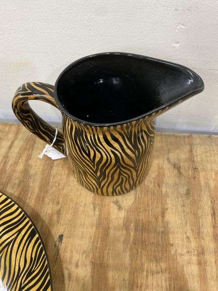Tiger striped ceramic pitcher and plate. 2d - Lil Dusty Online Auctions ...